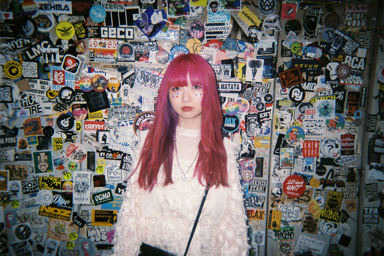 【uyuni 独占インタビュー】 繊細かつしなやかな感性で音楽を作る、彼女の見ている世界とは | ヂラフマガジン